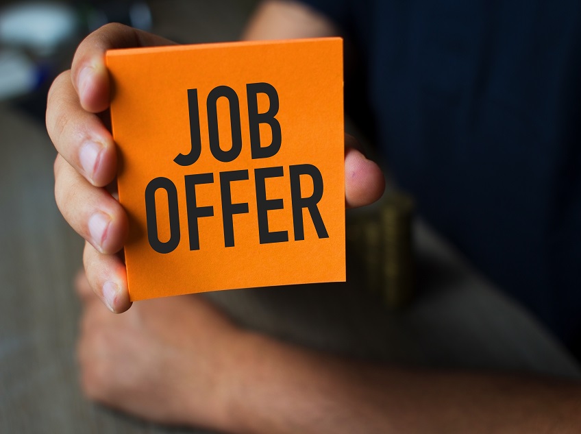 5 Things To Consider Before You Say Yes To A New Job Offer
